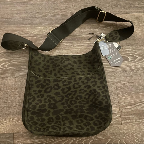 Baggallini | Bags | Nwt Baggallini Snap Closure Crossbody Bag In Dark ...